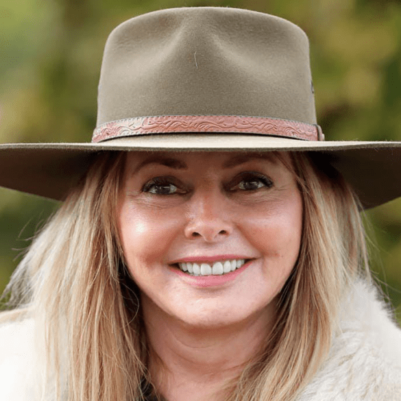 10 Glamorous outfits worn by Instagram superstar Leich Perlig ...